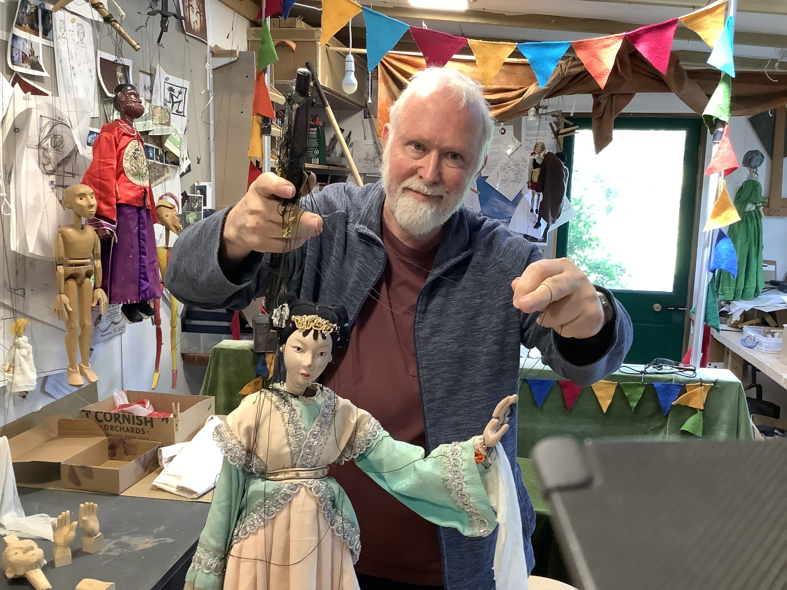 Puppeteer Reveals Secrets of Puppet Opera